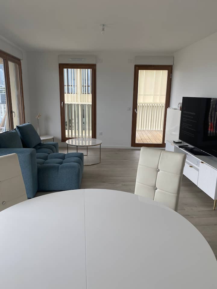 Close To Paris & Rer. Balcony &Rooftop &Parking - Nanterre