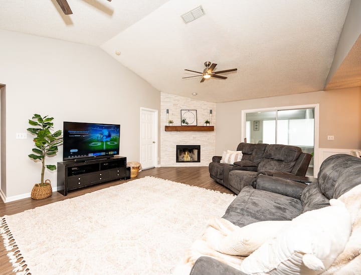 Central Location | Gym | Chef’s Kitchen | Fire Pit - Jacksonville, FL