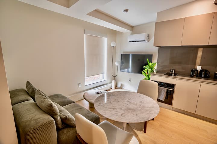 1-bdr In The Heart Of Downtown Mtl | 33 - Montreal