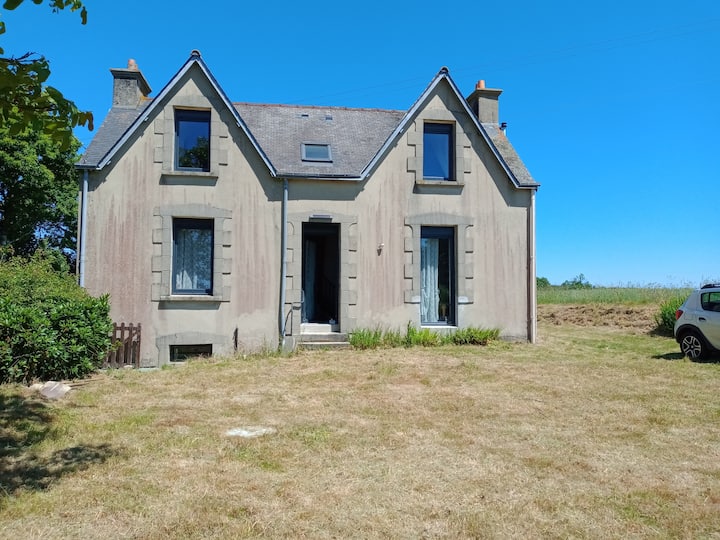 2 Chambres:
Lit De 140
2 Lits De 90 Ou Lit 180 - Quimperlé