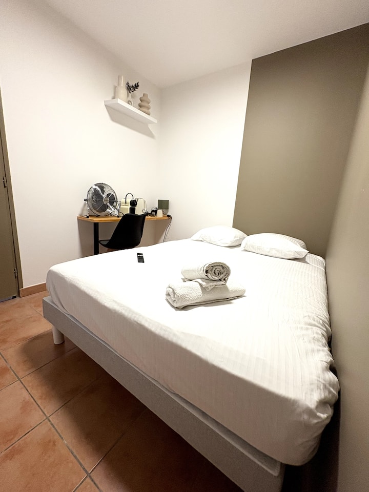 Apoline, Les Chambres De La Bastide. - Carcassonne