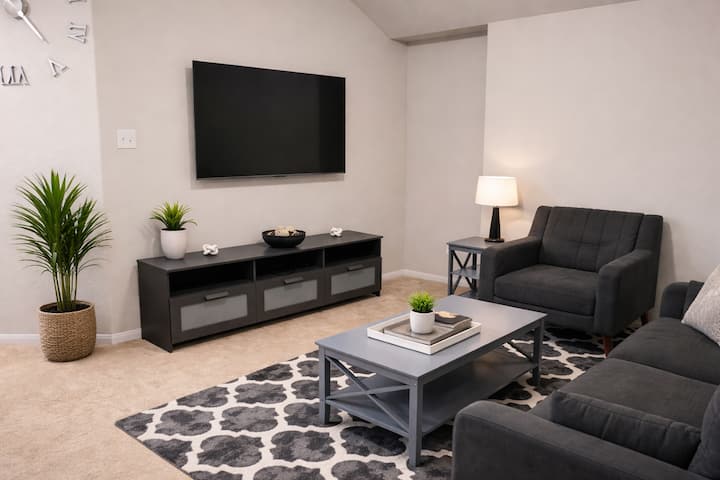 Modern Oasis Escape | Sleeps 3 - Stafford, TX