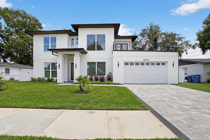 5 Mins To Casino | Private Pool | 4br/3ba Retreat - Tampa, FL