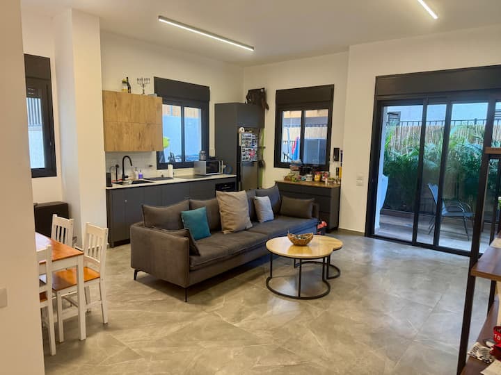 Beautiful New Garden Apartment With Safe Room - Tel Aviv Ben Gurion Airport (TLV)