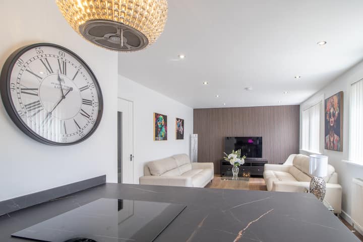 The Kings Height Close To Glasgow And Edinburgh - Motherwell