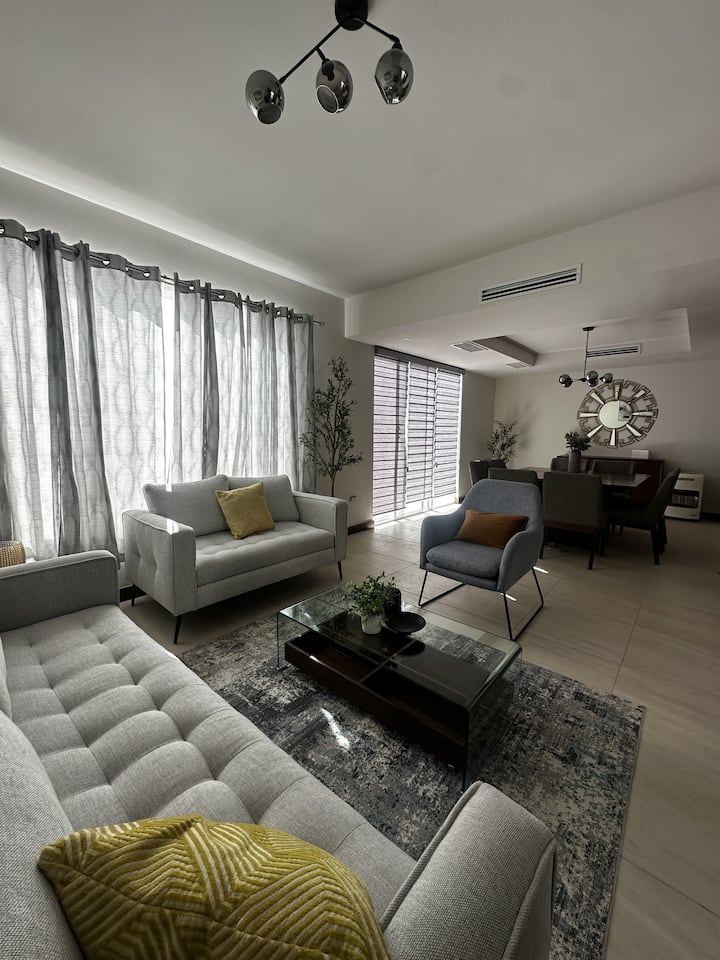 Casa En Reliz| 4 Rec. Fracc Privado Con Alberca - Chihuahua