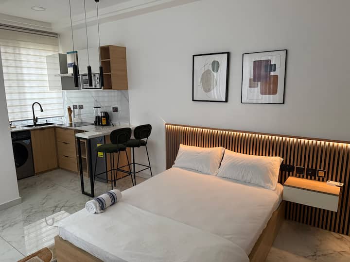 The Coziest Studio Unit Com18 Spintex|wifi|netflix - Ghana