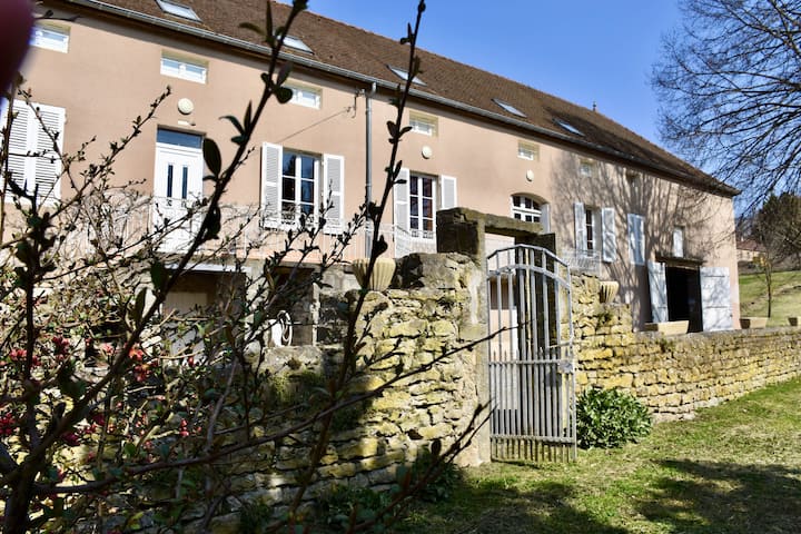 Gîte De Groupe En Bourgogne – Max Monthelie - Meursault