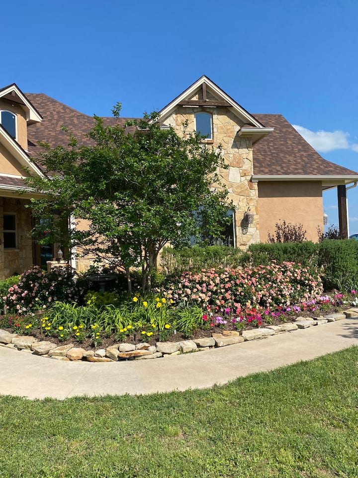 The Tuscan Sunrise Suite - Franklin, TX