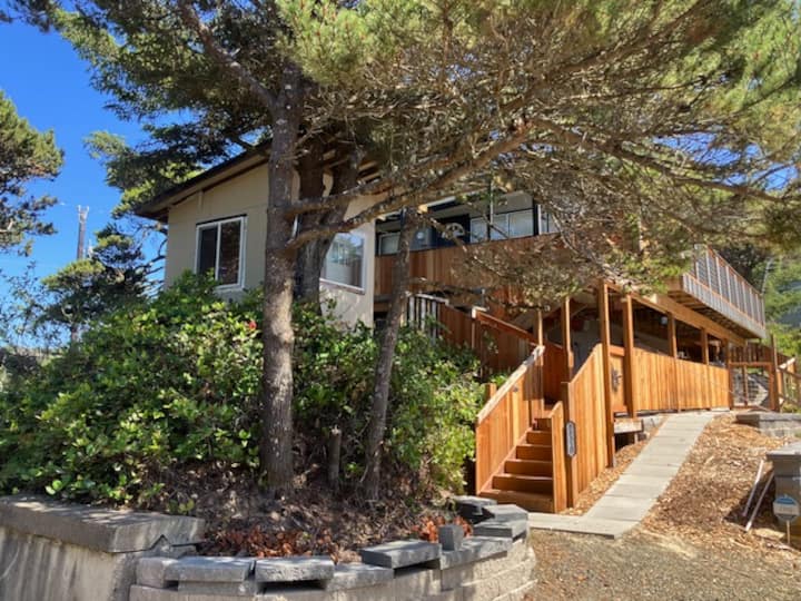 Small Florence Beach Front Cabin - Florence, OR