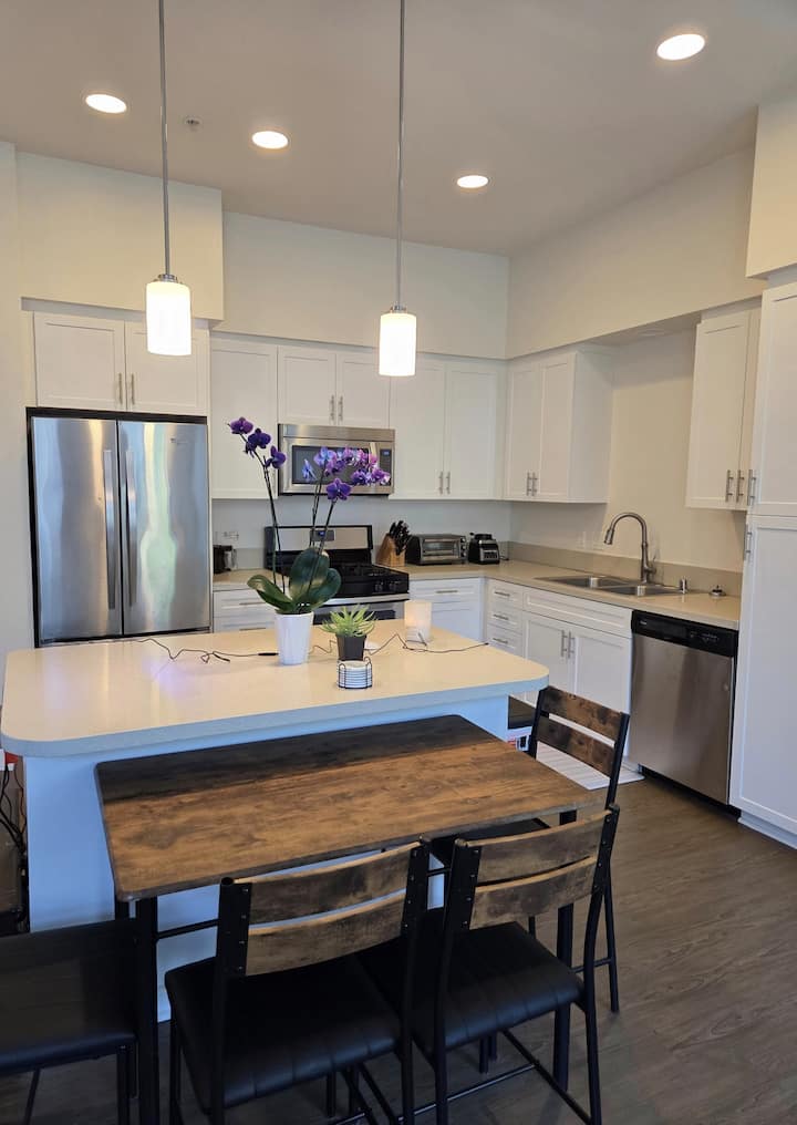 Luxury Apt In Resort Community - Irvine, CA