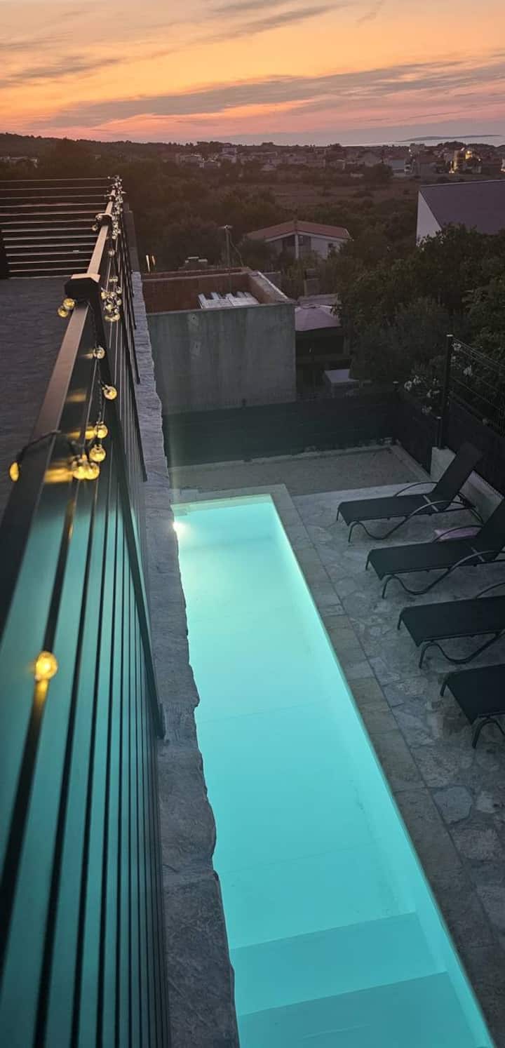 Apartmani S Bazenom - Vir