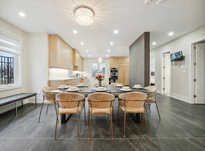 Lux 4br+den 3ba Home By Yorkdale Mall Free Parking - Toronto