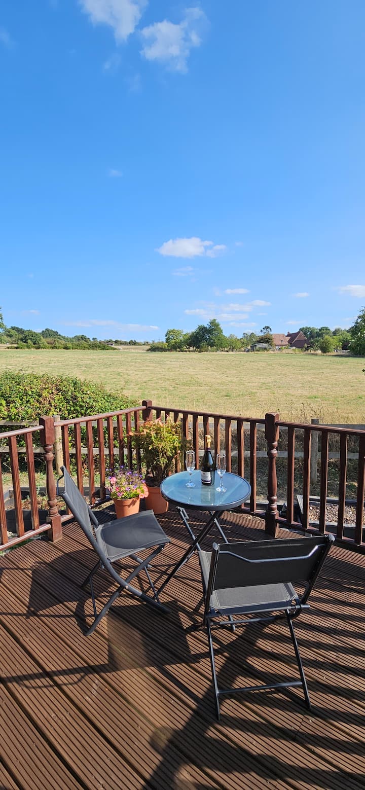 Country Cabin, Views And Pool - Berkshire