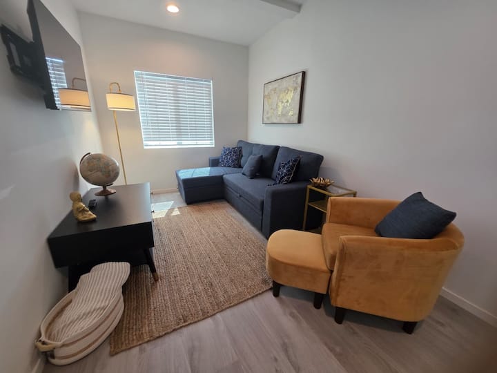 Private Porter Ranch Gem-parking & No Cleaning Fee - Los Angeles, CA