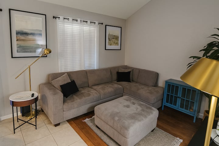 2br/2ba Entire Townhome | Central Location - Bakersfield, CA