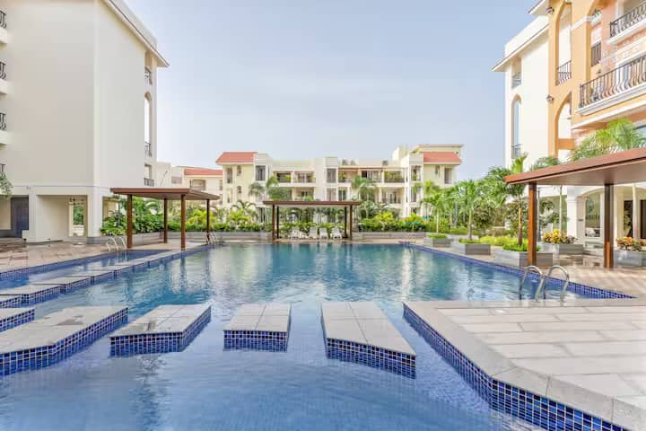 Pool-facing Modern 1bhk With Gym, Sauna & Jacuzzi - Goa