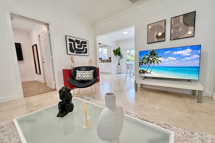 Charming 3br Coconut Grove Home | Garden Oasis - Miami, FL
