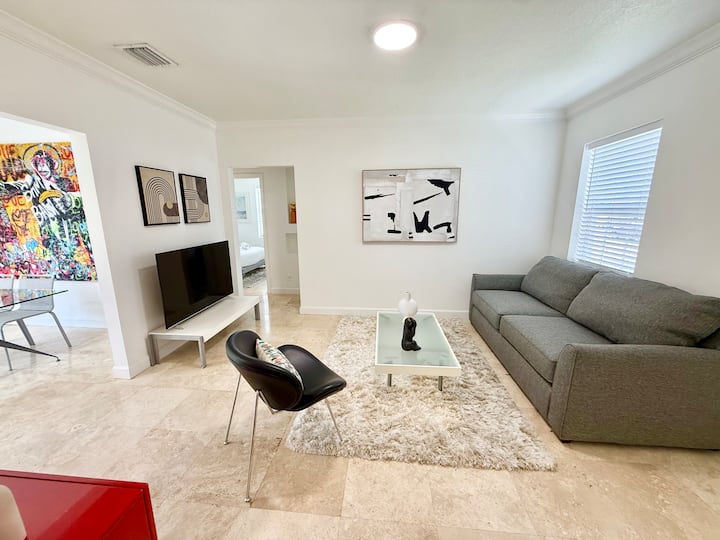 Charming 3br Coconut Grove Home | Garden Oasis - South Miami, FL