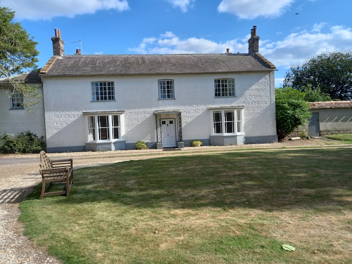 Spacious 18th Century Farmhouse - Blandford Forum