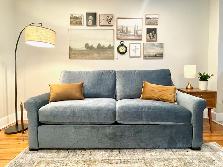 Frederick Fall Vibes: 9 Min Walk To Carroll Creek - Frederick, MD