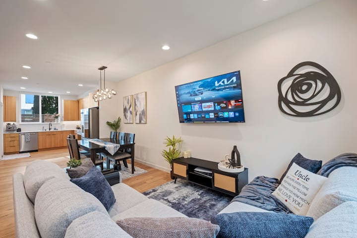 Lux 3-story Home | 15 Mins From Downtown/airport - Seattle-Tacoma Airport (SEA)