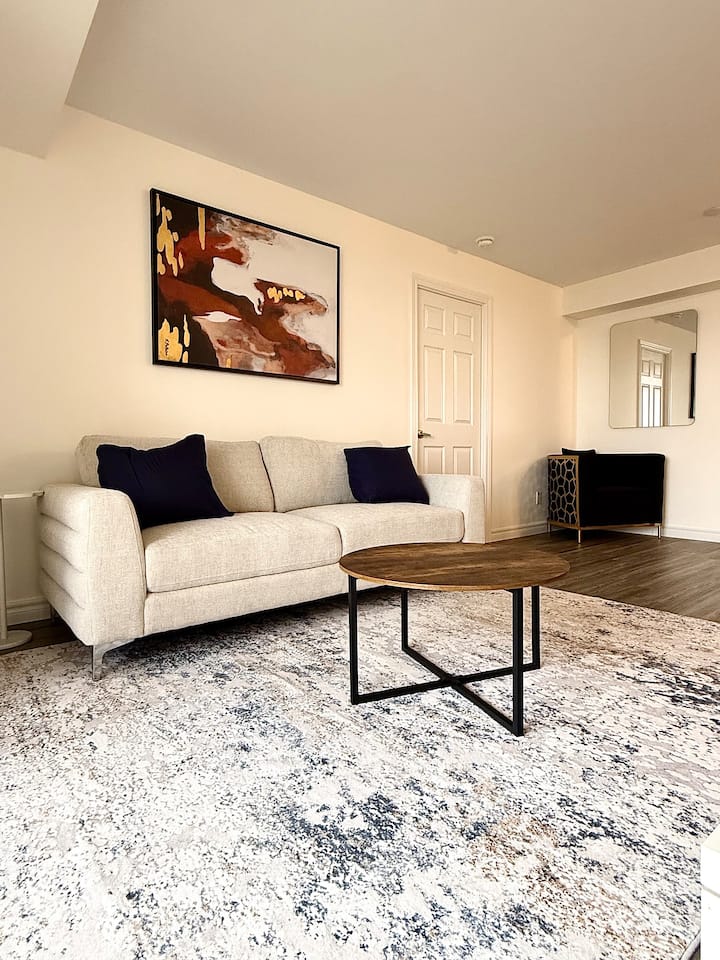 Luxury 2br Condo Near Square One - Mississauga