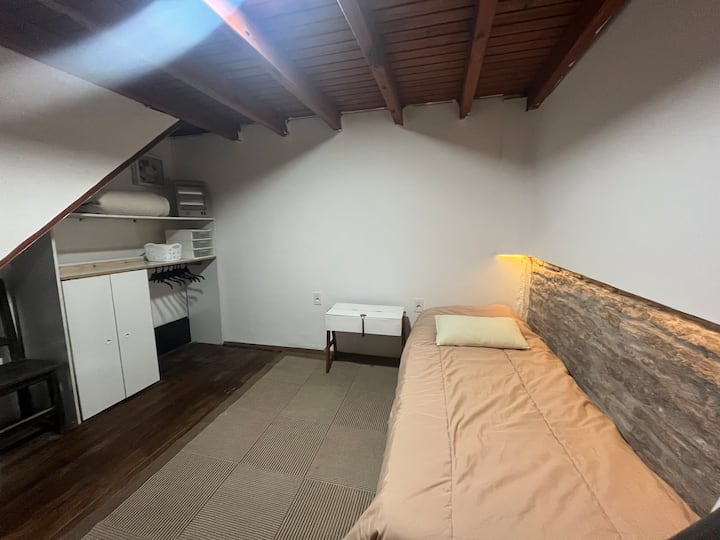 Habitación Privada, Entrepiso, Mínimo De 3 Meses - Montevideo