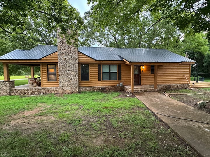 Cedar Cabin - Blue Mountain, MS