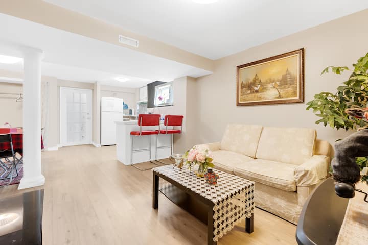 Cozy Walkout Basement Suite | 2 Ensuite Bedrooms - Ontario
