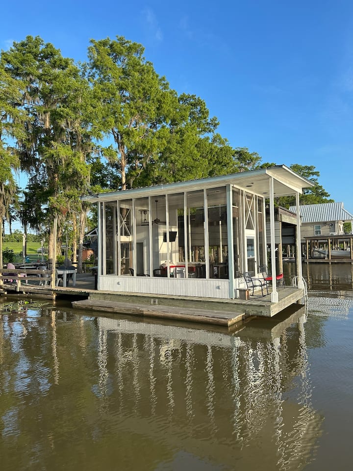 Relaxing Waterfront Stay - Lake Verret, LA