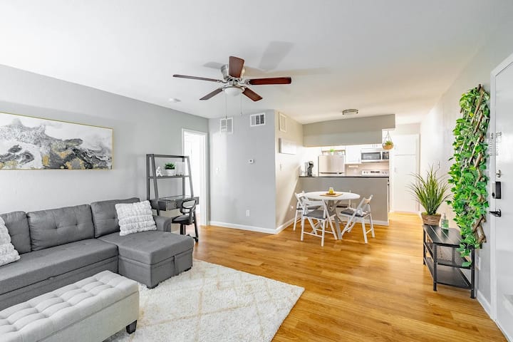 Walk To Ut + Free Parking | Austin Haven - West Lake Hills, TX