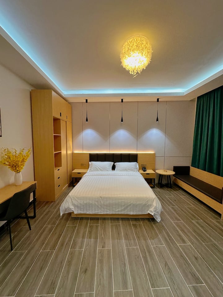 Times Mansion Hotel Deluxe Suite - Freetown