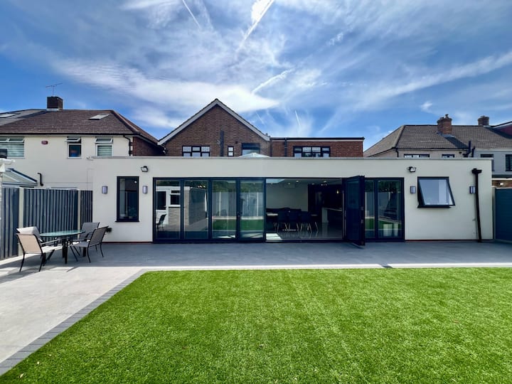 6 Bedroom Luxury Mansion - Essex