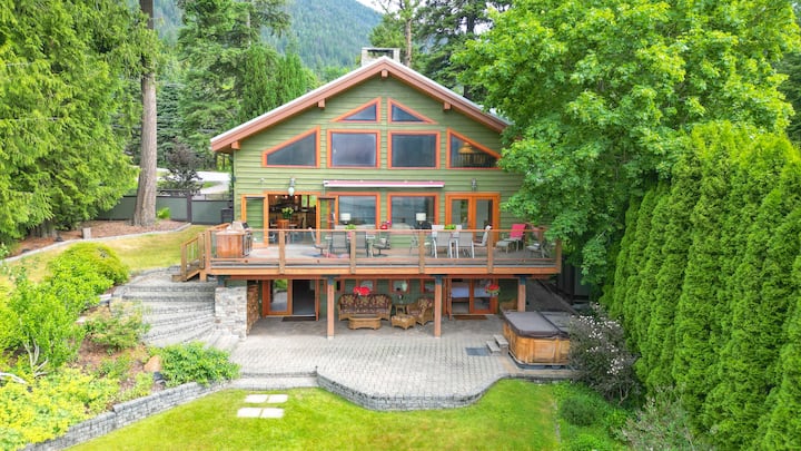 Custom Built Home On The Beach - Nelson