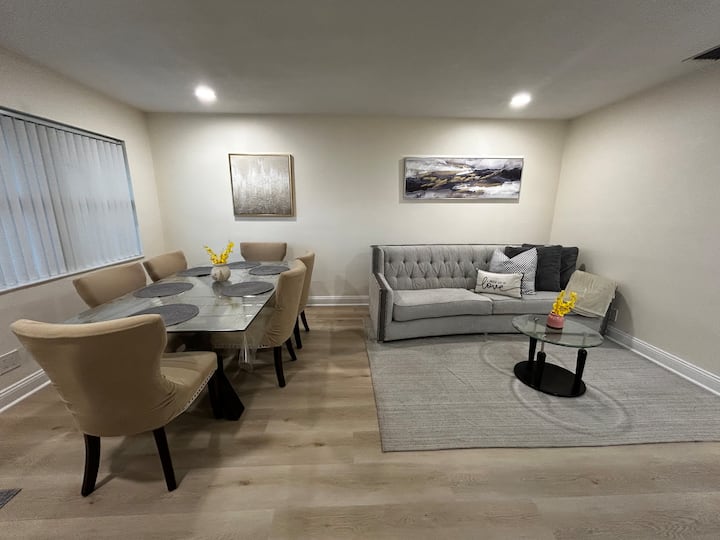 Cozy 2 Bedroom Getaway - Sunrise, FL