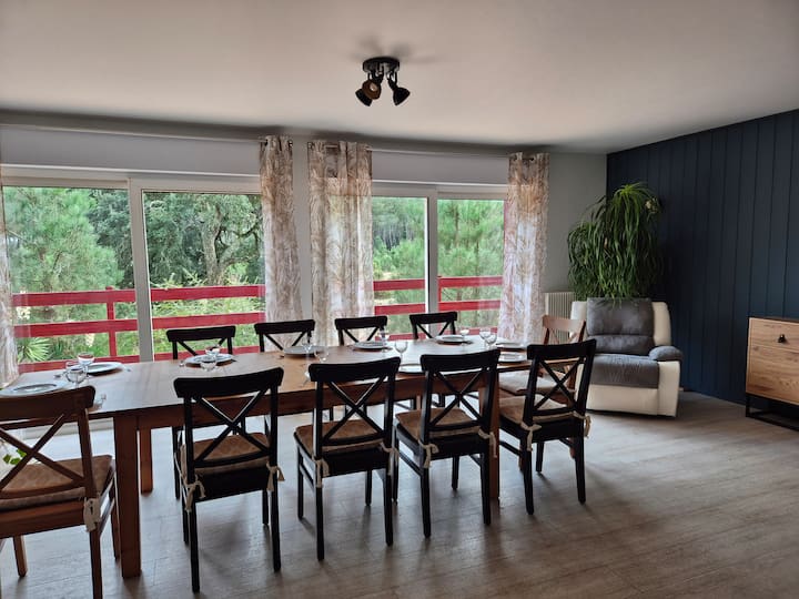 Calme Et Paisible Au Milieu De La Foret - France