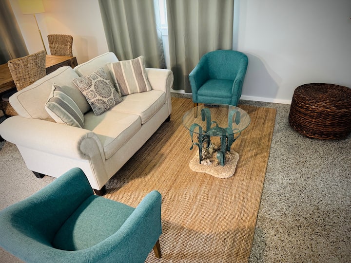 Vero Beach Cottage, 2 Bedrooms 1 Bathroom - Vero Beach, FL