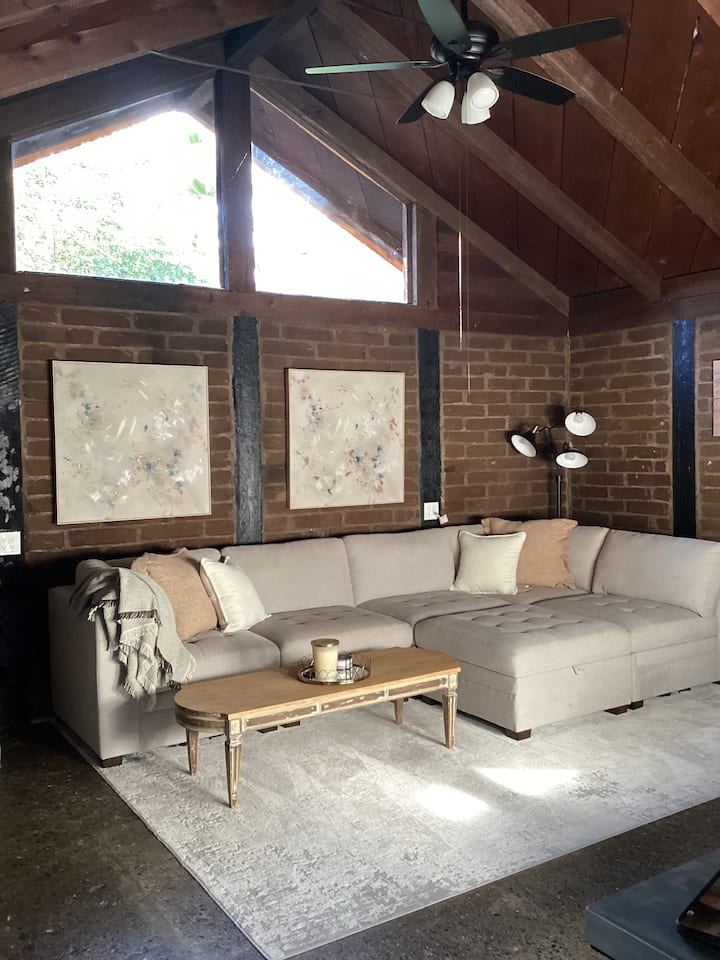 Rustic Charm Luxe - Red Bluff, CA