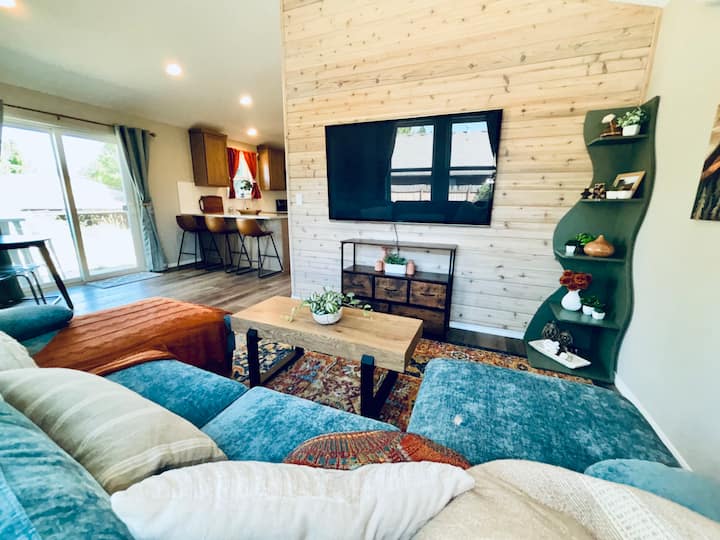 Colorful Comfort 3br/2ba Retreat - Vancouver, WA