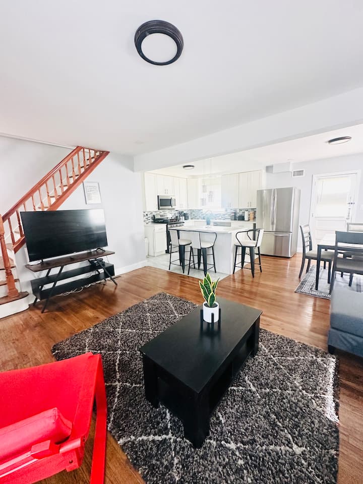 Cozy & Convenient Home +Parking - Valley Stream, NY