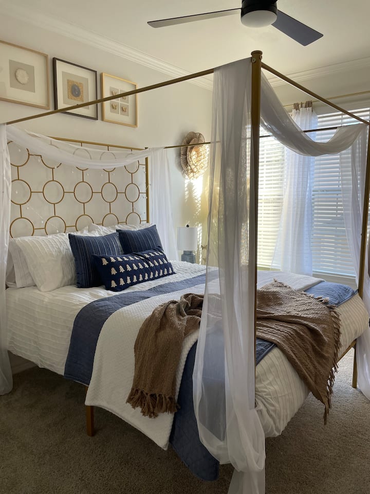 Cozy Condo W/ Fireplace & Private Garage - Dallas