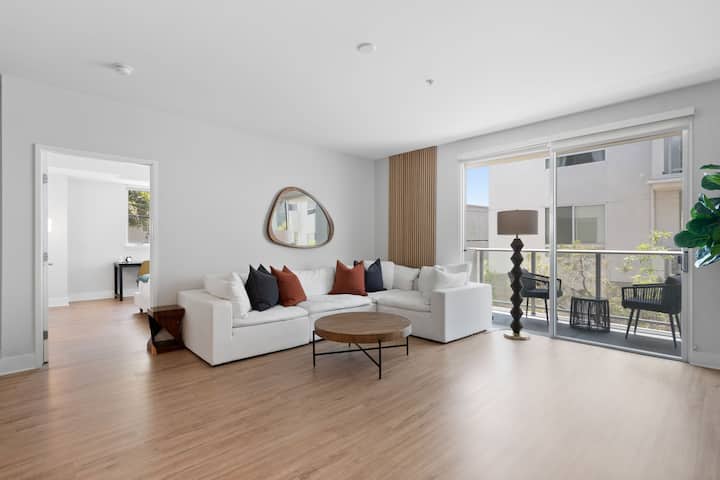 Chic 2br In Artsy Hub – Walk To Dining & Boutiques - Santa Monica