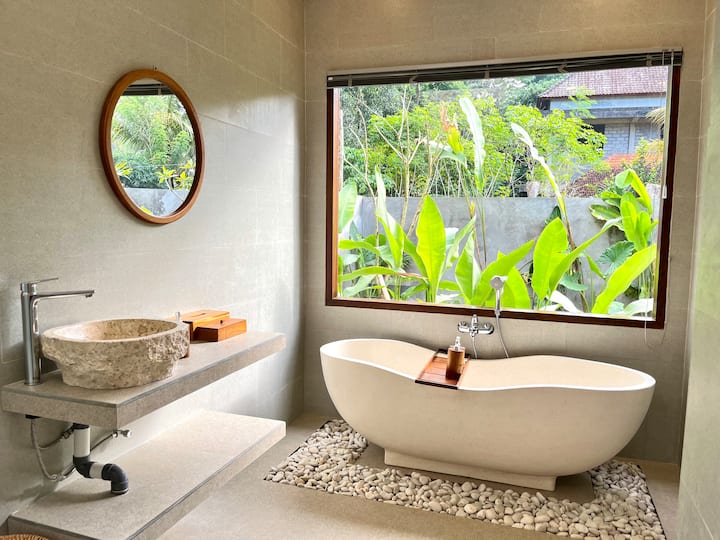 Daneswara Tropical Stay | Bathtub Near Ubud - Bali
