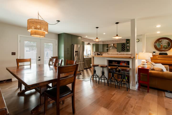 Inviting & Spacious Home 1 Mile From Nd, Sleeps 17 - Indiana (State)