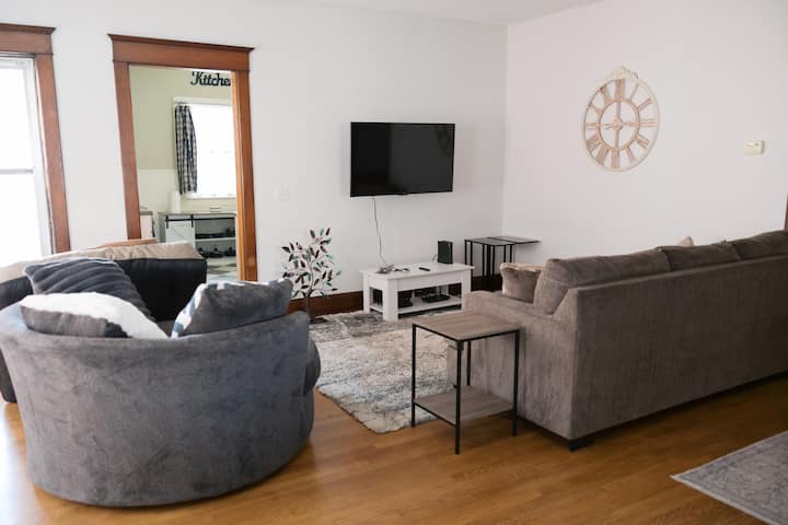 Charming 2 Bedroom Apt In Downtown Lincoln - Lincoln, NE