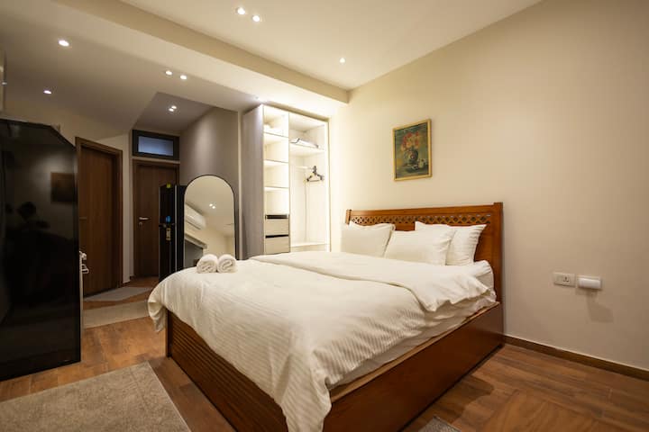 Modern Studio W Patio In Cairo Center By The Nile - Cairo