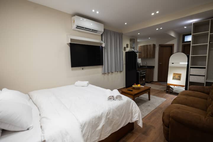Modern Studio W Patio In Cairo Center By The Nile - Kairó