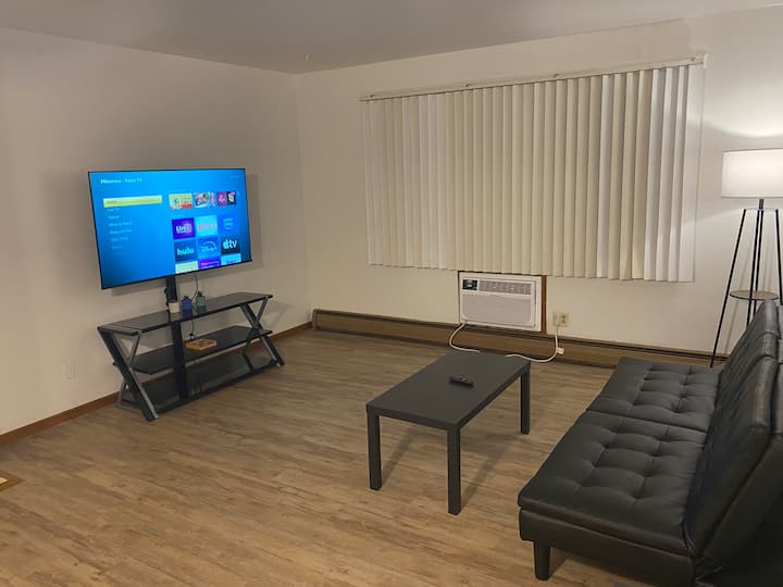 Peaceful 1 Bedroom Apartment - Rockford, IL