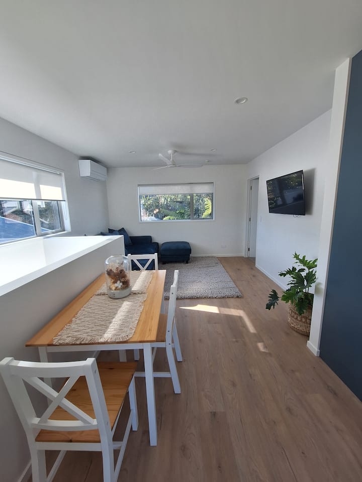 Cozy Comfort In Strandon - New Plymouth